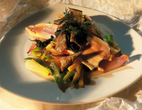 Saiblingsfilets mit knuspriger Haut auf Röstgemüse Rezept - ichkoche.at