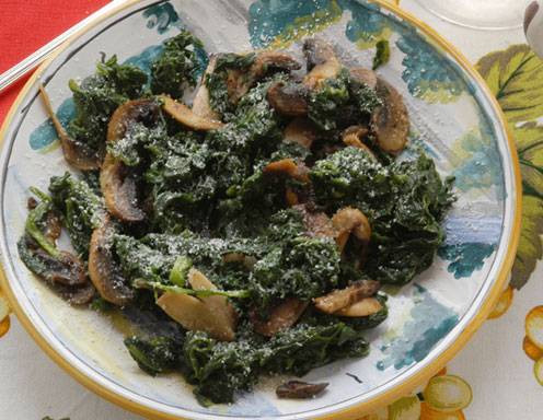 Blattspinat mit gebratenen Steinpilzen Rezept - ichkoche.at