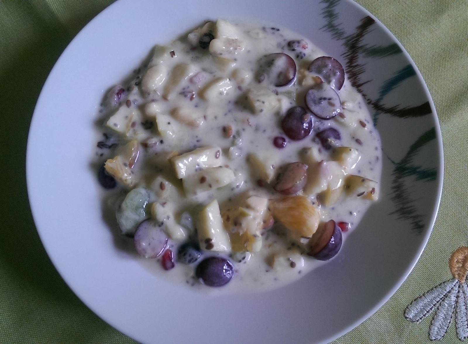 Obstsalat mit Joghurt Rezept - ichkoche.de