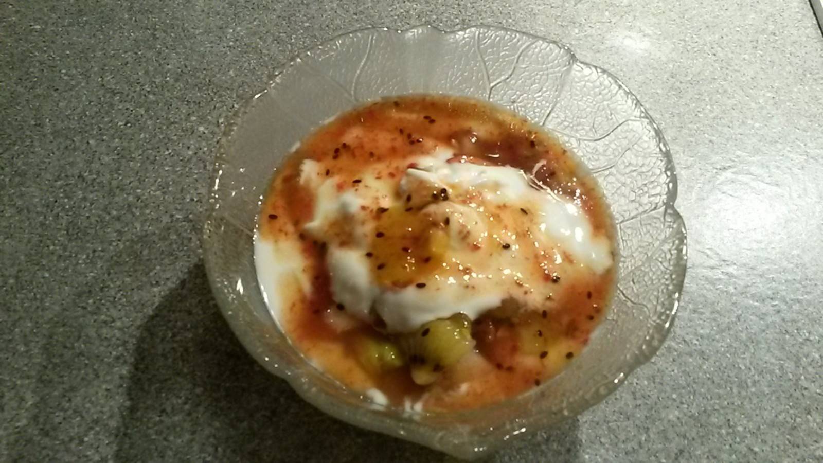 Obstsalat mit Vanille-Joghurt-Soße Rezept - ichkoche.ch