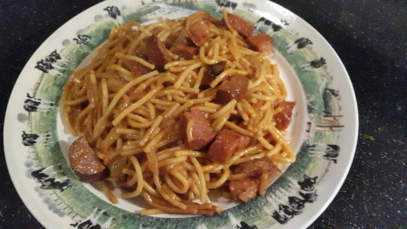 Spaghetti mit Wurstragout Rezept - ichkoche.at