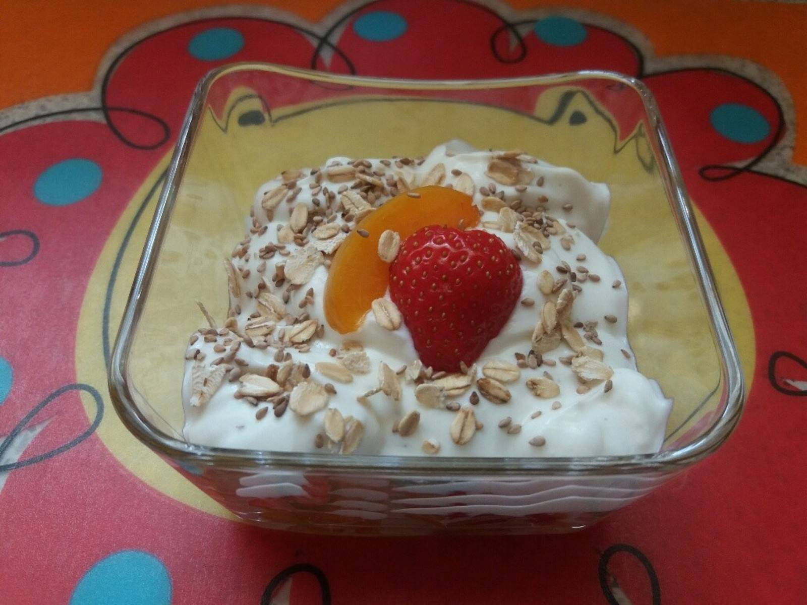 Marillen-Joghurt mit Haferflocken und Sesam Rezept - ichkoche.de