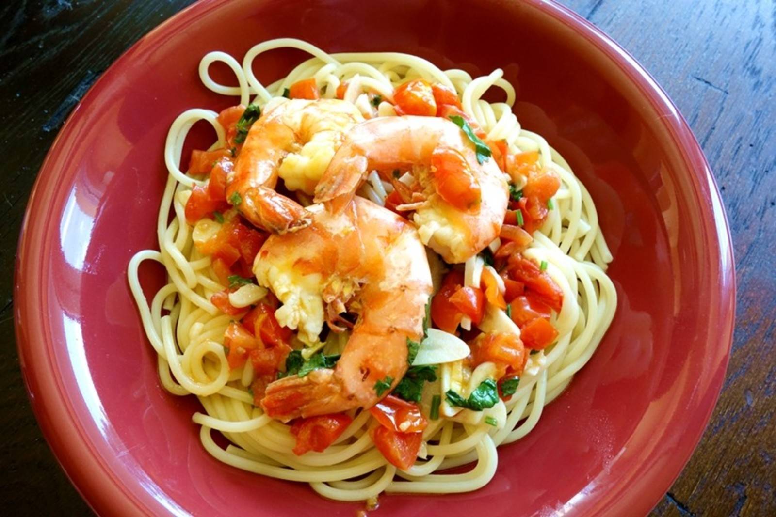 Garnelen mit Spaghetti in Tomaten-Koriander Sauce Rezept - ichkoche.at