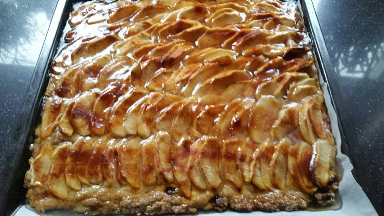 Haferflocken-Apfel-Blechkuchen Rezept - ichkoche.de