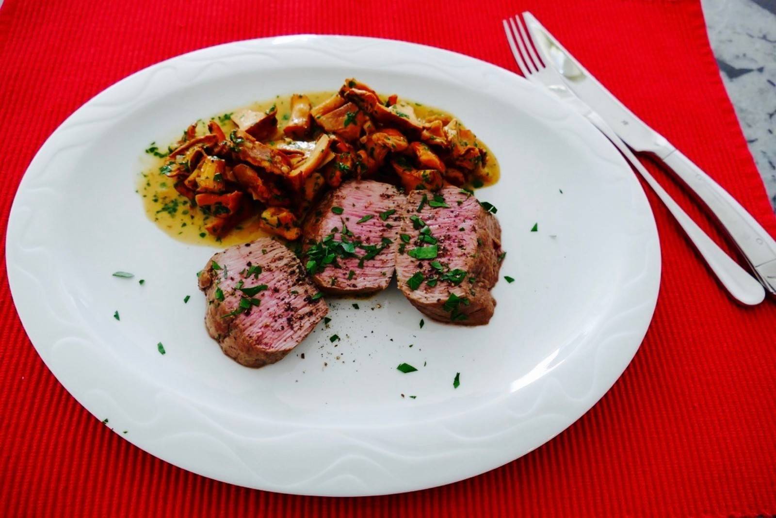 Lammlachs mit Eierschwammerl Ragout Rezept - ichkoche.de