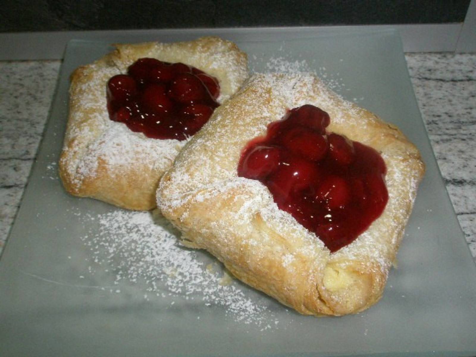 Kopenhagener Gebäck mit Kirschen Rezept - ichkoche