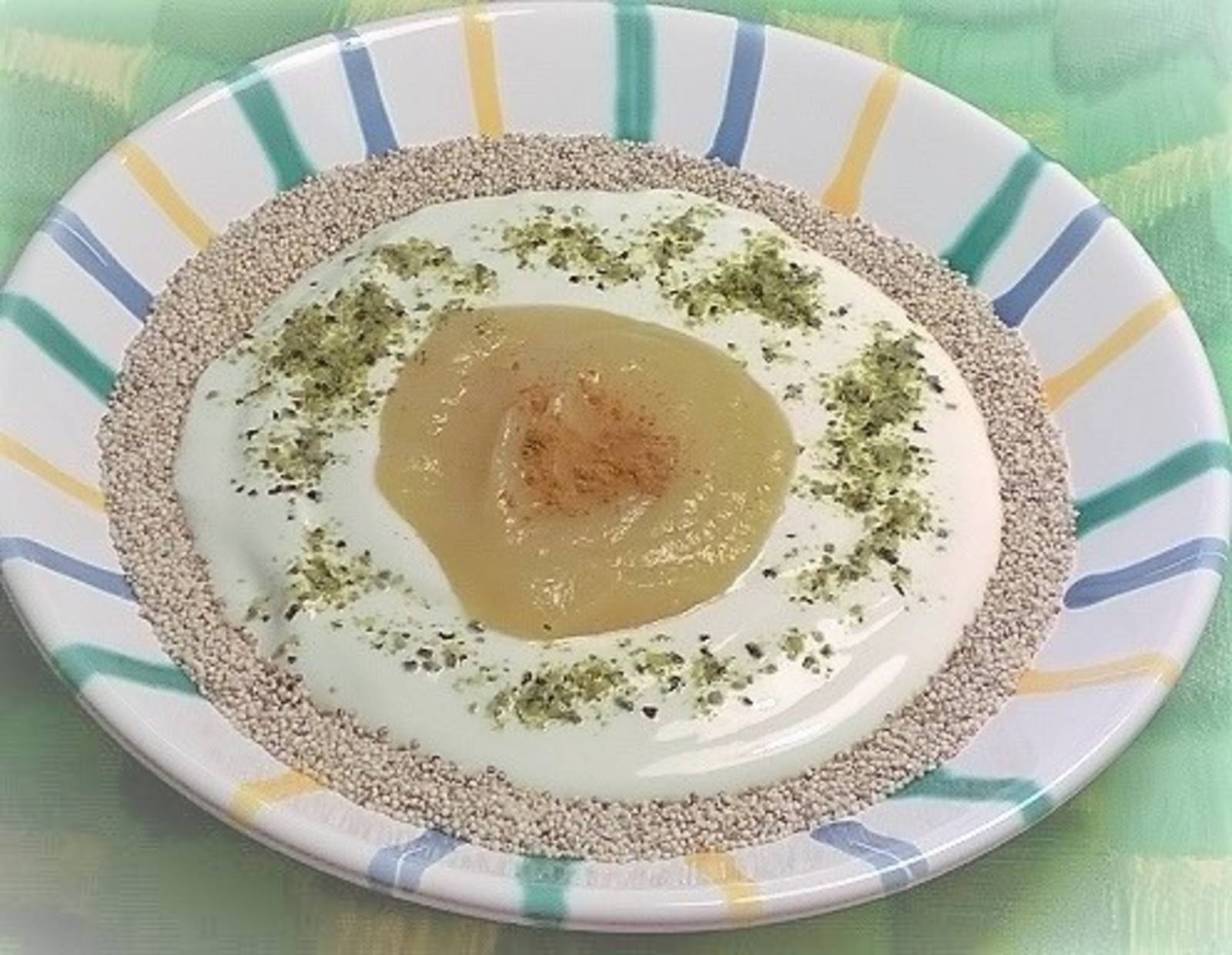 Apfel-Pistazien-Joghurt mit Zwerghirsepops Rezept - ichkoche.ch