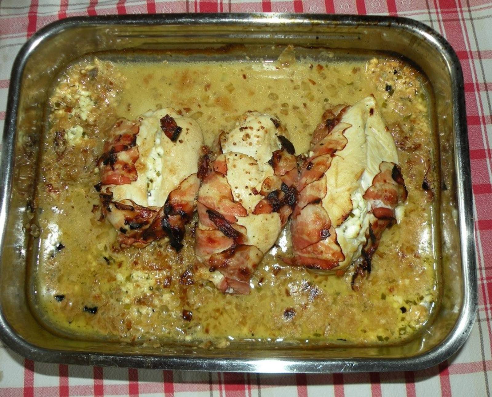 Gefüllte Hühnerbrüste im Speckmantel Rezept - ichkoche.de