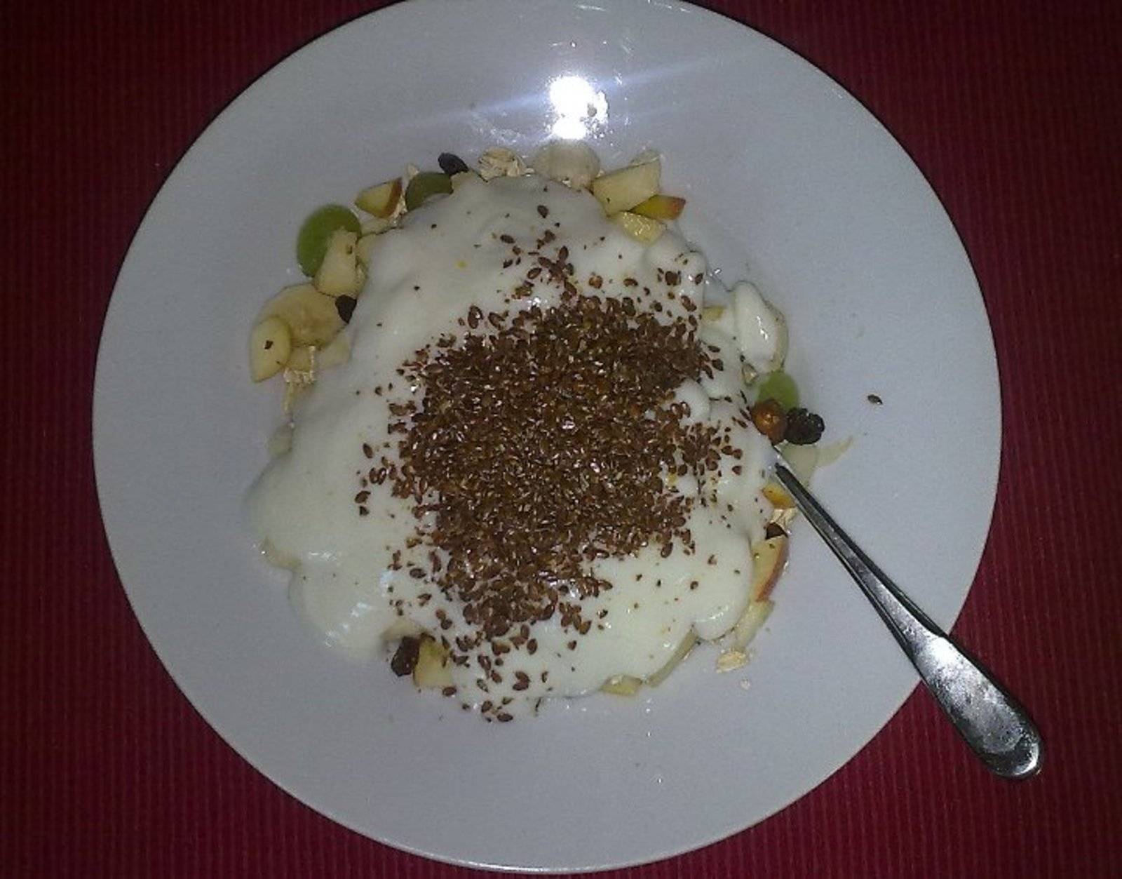 Früchtemüsli mit Joghurt und Leinsaat Rezept - ichkoche.de