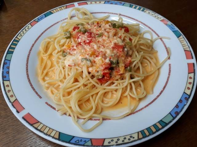 Spaghetti in Paprika-Käse-Sauce Rezept - ichkoche.de
