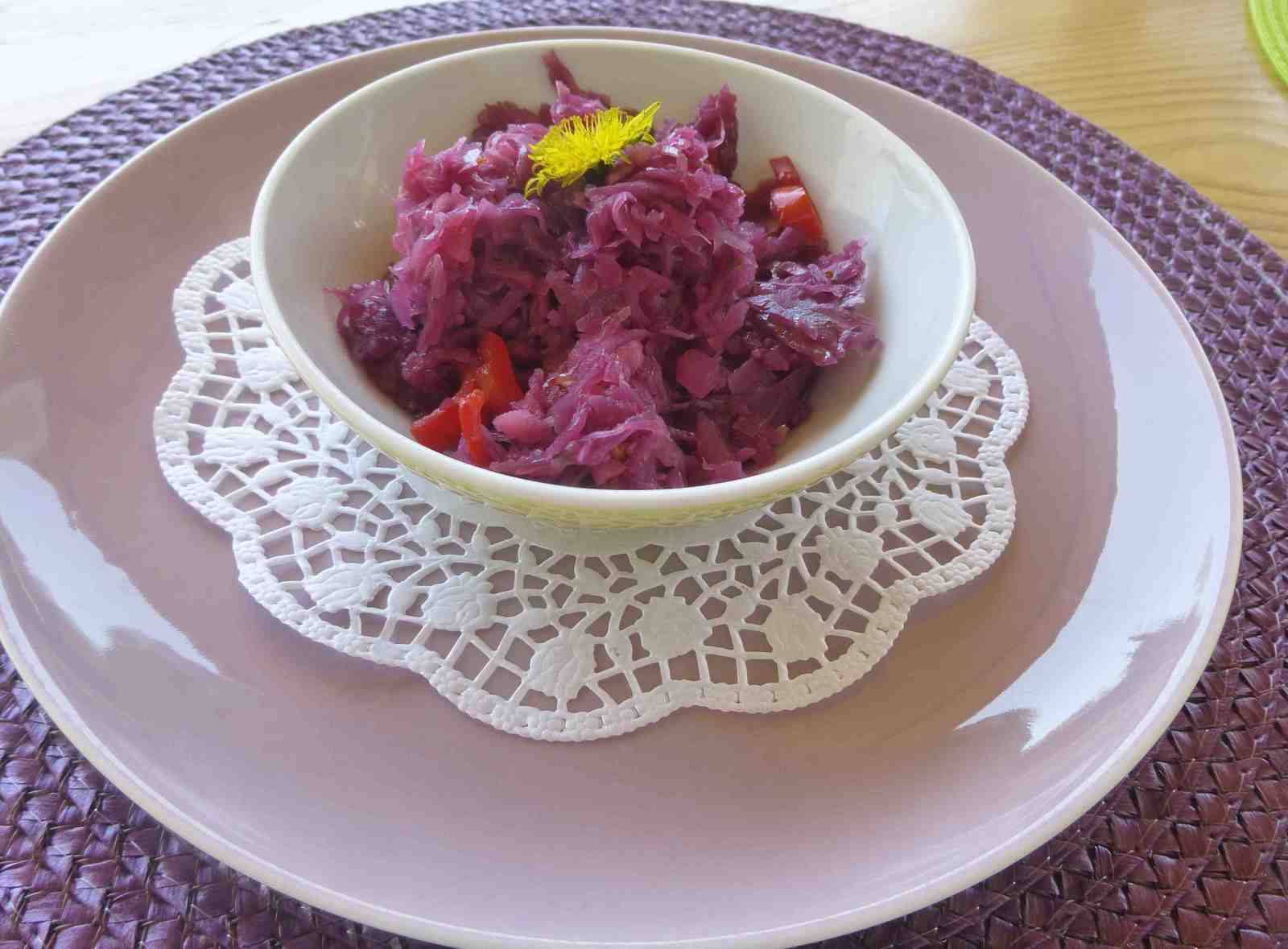 Rotkraut mit Tomaten, Paprika und Äpfeln Rezept - ichkoche.ch