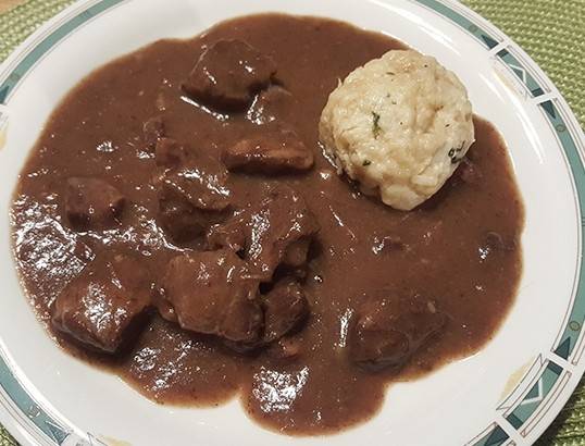 Rehgulasch mit Rotwein Rezept - ichkoche.at