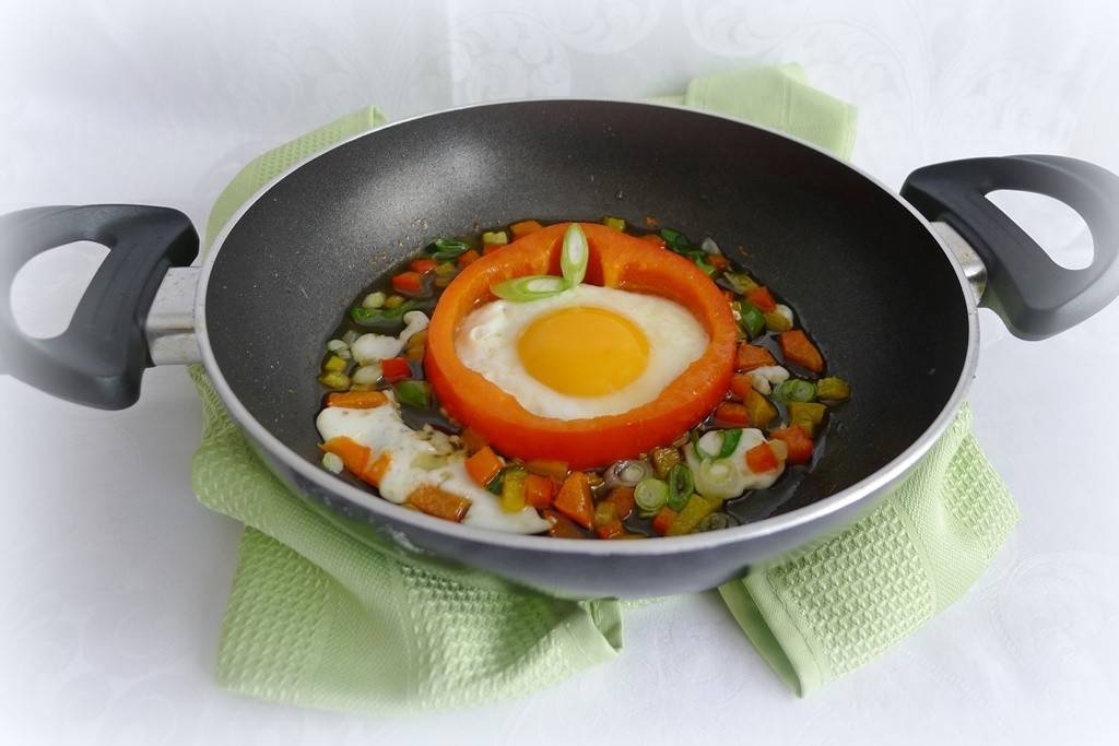 Bunte Spiegeleier Rezept - ichkoche