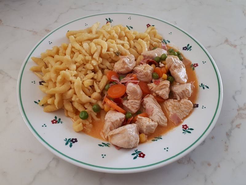 Putengulasch mit Erbsen Rezept - ichkoche.de