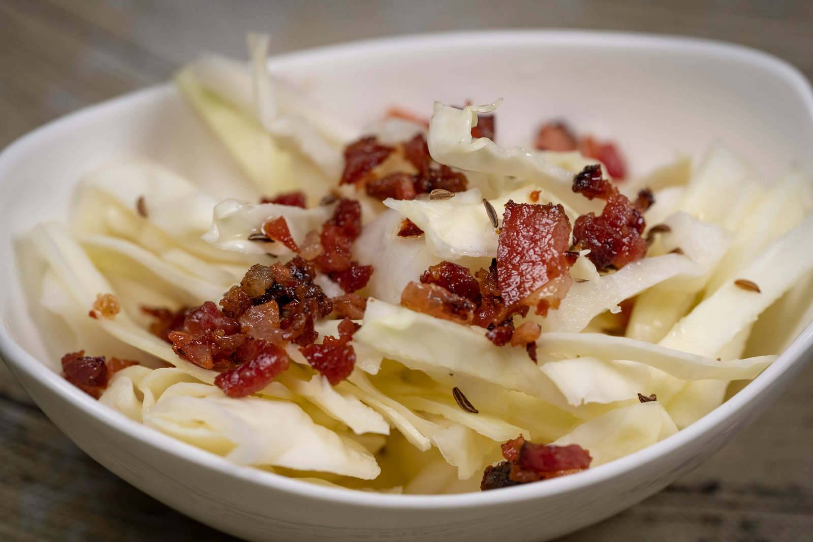Krautsalat mit Speck Rezept - ichkoche.ch