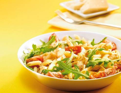 Mini Penne-Salat mit Rucola, Tomate, Mozzarella Rezept - ichkoche.de