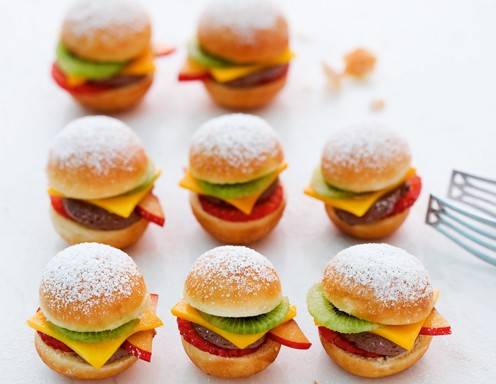 Fruchtige Krapfen-Burger Rezept - ichkoche