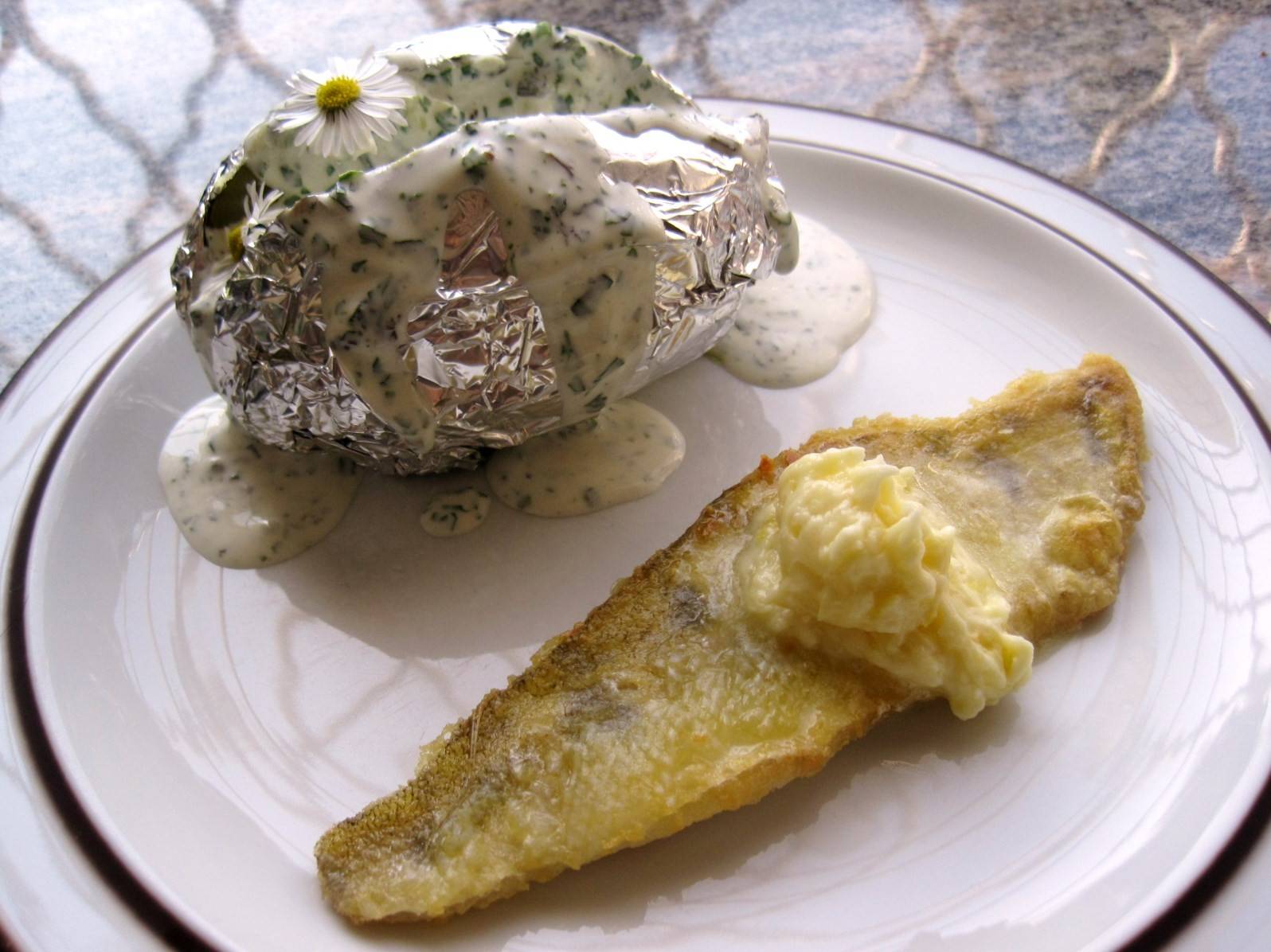 Zanderfilet mit Zitronenbutter Rezept - ichkoche.ch