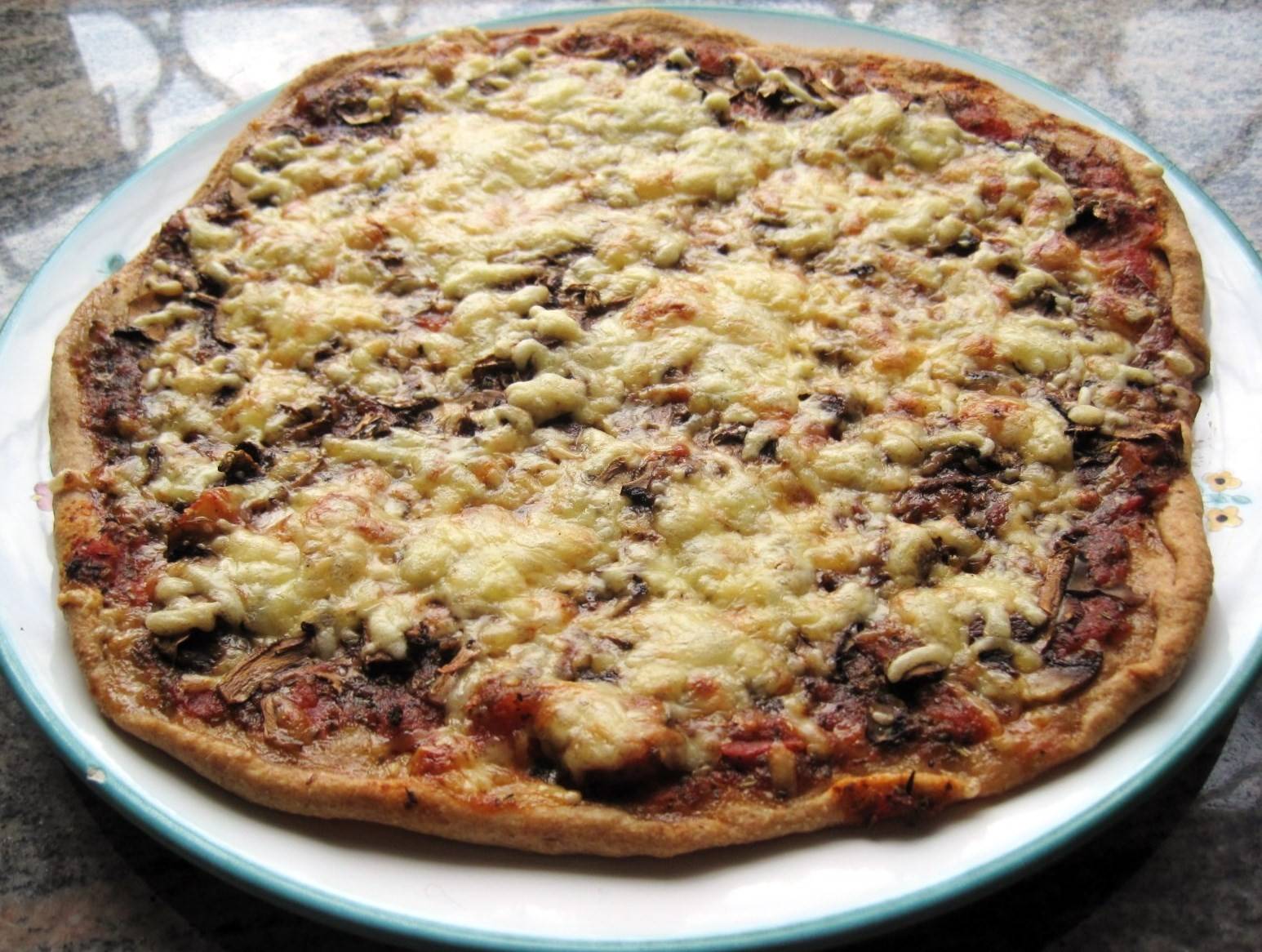 Champignon-Pizza Rezept - ichkoche.at