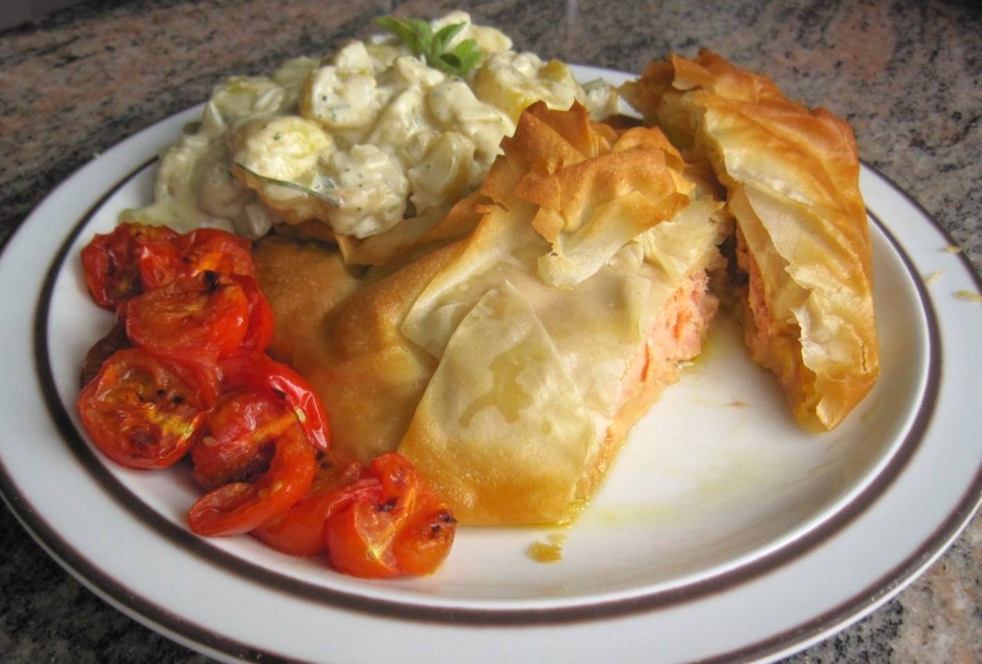 Lachs im Filoteig mit cremigen Salbeikartoffeln Rezept - ichkoche.de