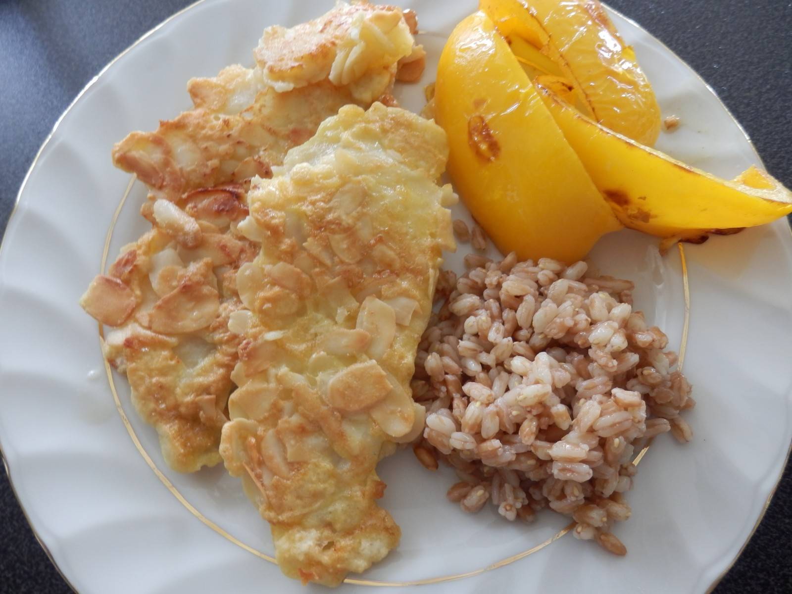 Schollenfilet mit Mandelpanier Rezept - ichkoche