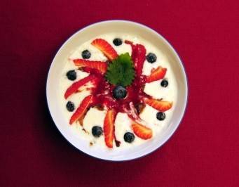 Joghurt mit Früchten Rezept - ichkoche.ch