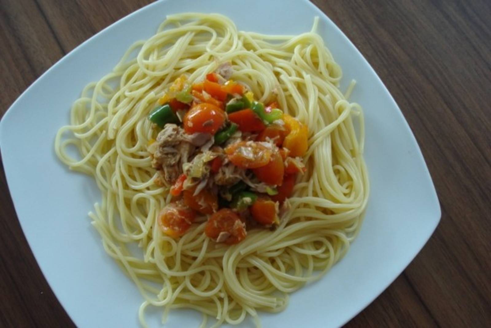 Gemüse-Thunfisch Spaghetti Rezept - ichkoche.de