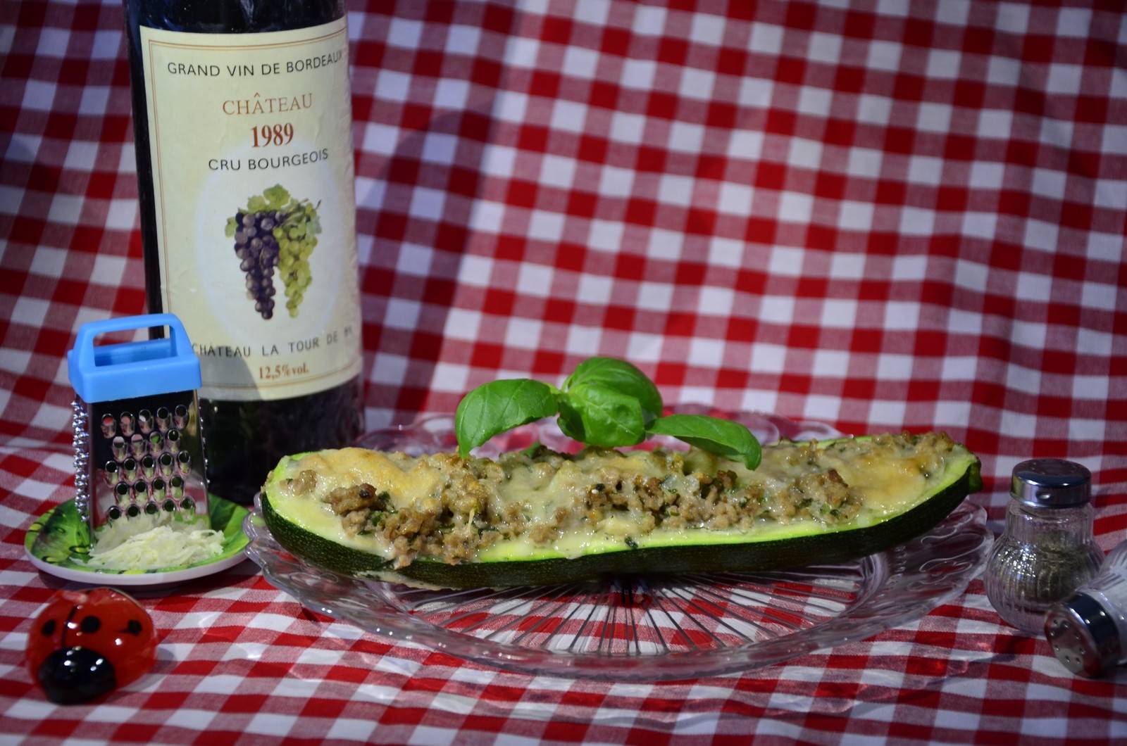Gefüllte Zuccini mit Faschiertem Rezept - ichkoche.ch