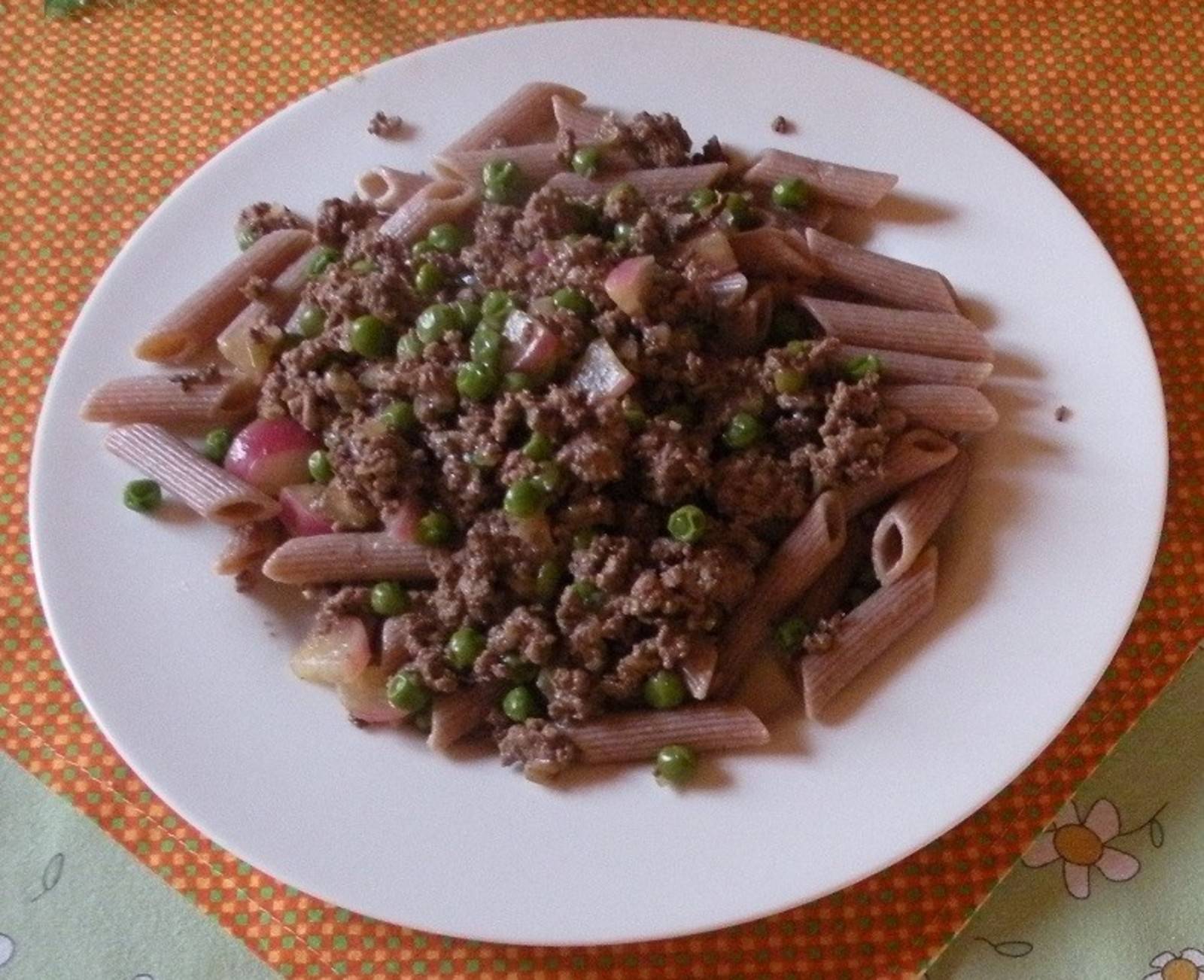 Haschee-Vollkornnudeln mit Radieschen Rezept - ichkoche.ch