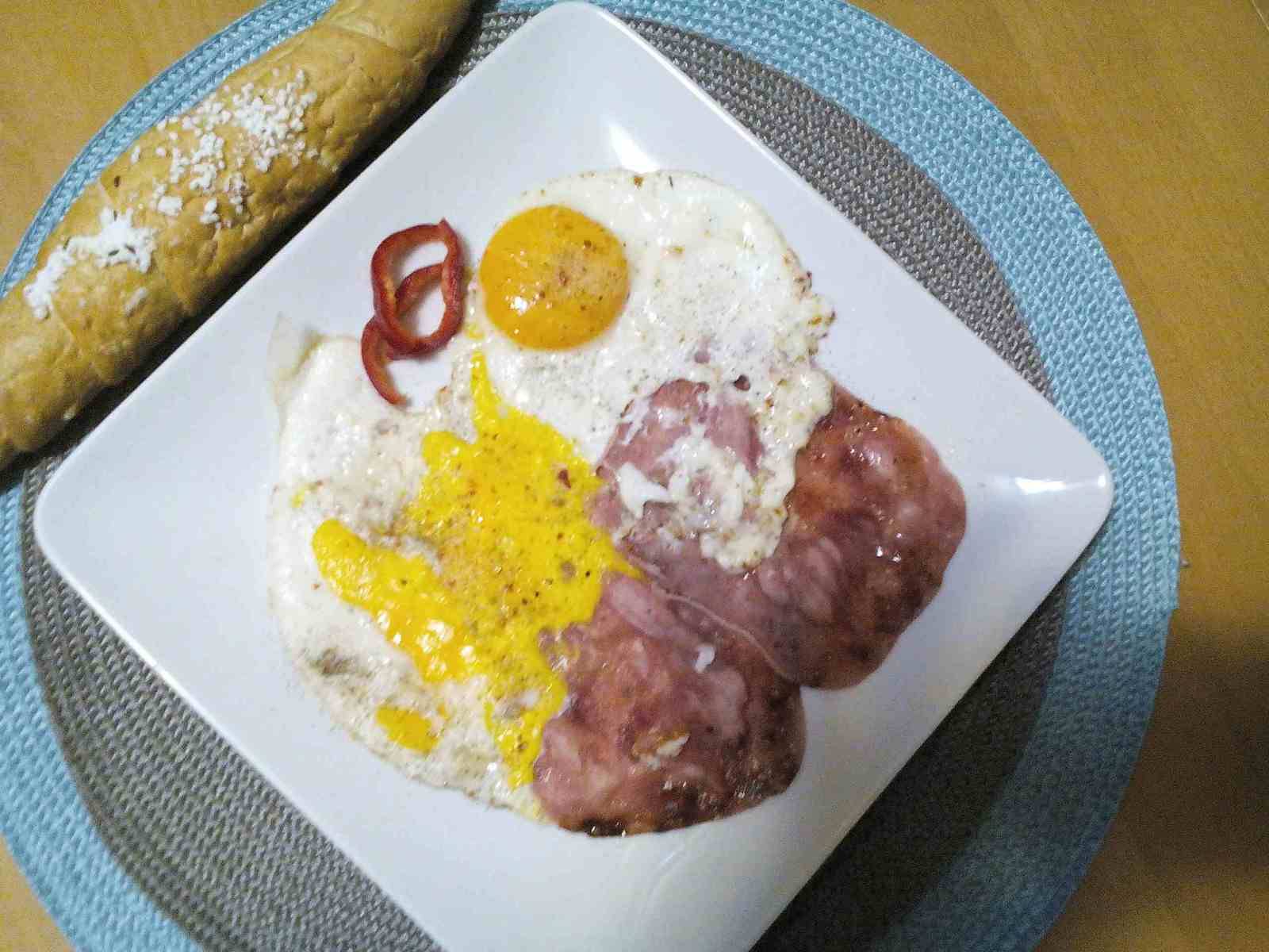 Spiegelei mit Schinken Rezept - ichkoche.de