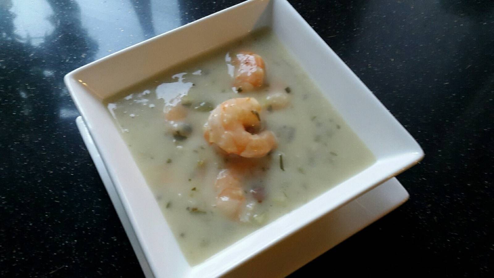 Lauchcreme-Suppe mit Garnelen Rezept - ichkoche.at